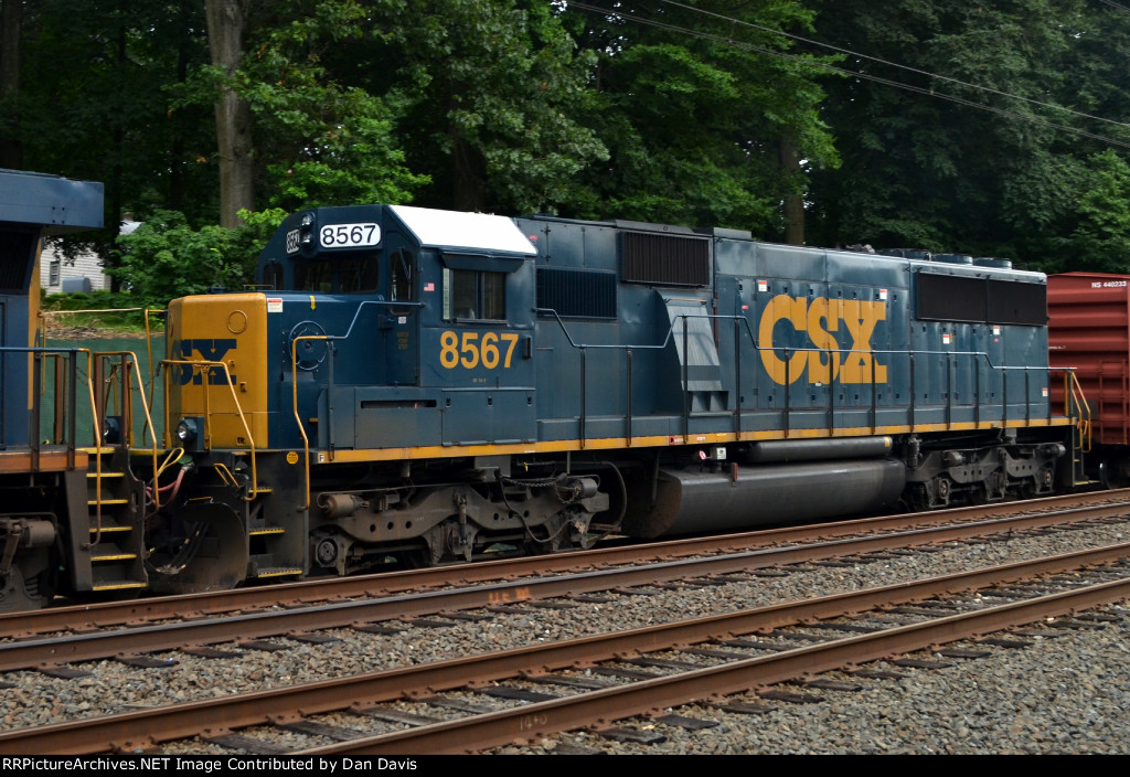 CSX SD50-2 8567 trails on Q438-01